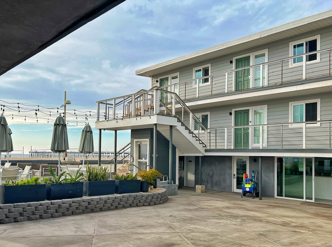 The Sea Sprite: Beachfront Hotel in Hermosa Beach | SoCalFunFamily